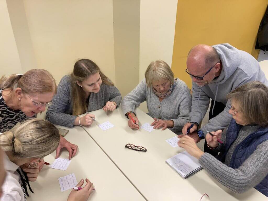 Seniors and students brought closer to one another thanks to the ...